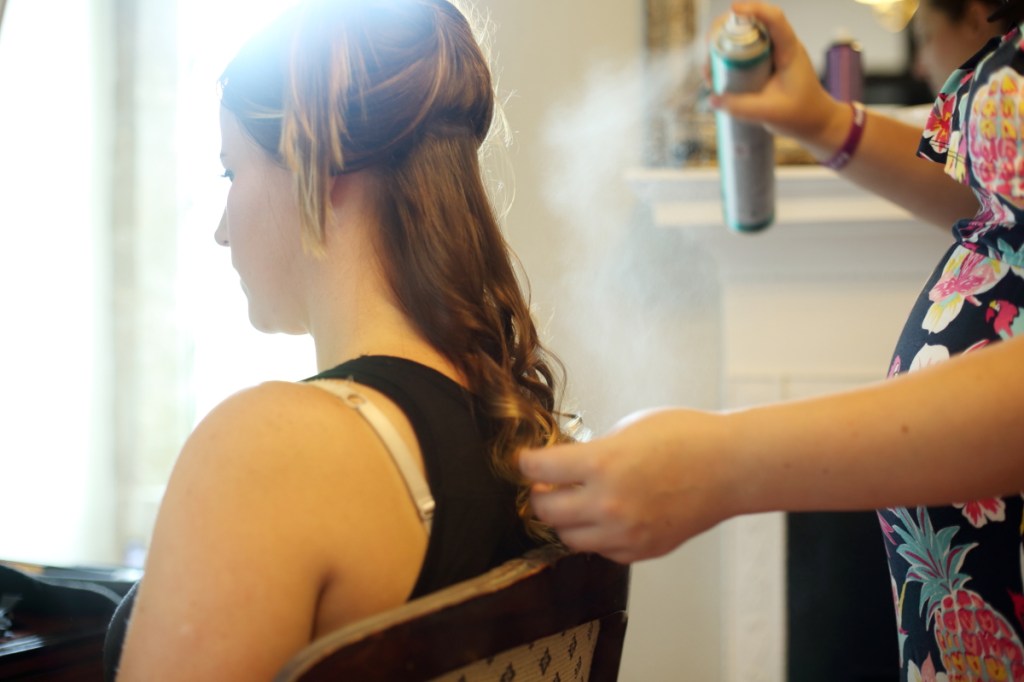 Laura & Aaron, Hatton Court. – Vikki Kelly Photography